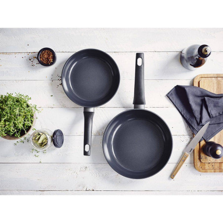 KURO Poêle en Fonte d'Aluminium Revêtement Céramique anti-adhérent BEKA D20 cm